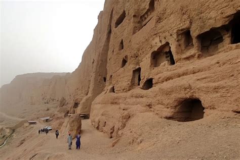 مجسمه‌های بودا در افغانستان؛ ویرانه های که سالانه صدها تن به دیدن شان