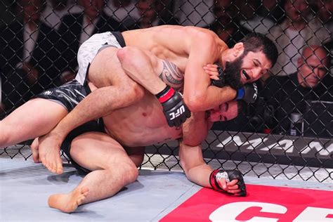 Khamzat Chimaev Stops Robert Whittaker With Quick Face Crank Submission UFC Highlights