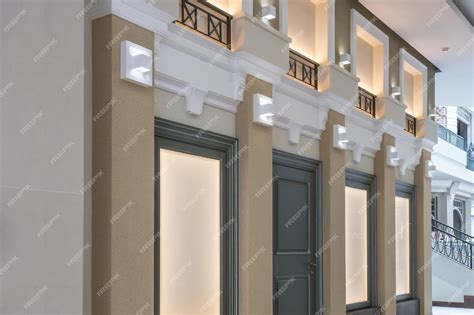 Premium Photo Detail Of Corner Ceiling With Intricate Crown Molding On Column With Spot Light