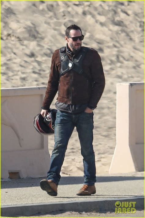 Keanu Reeves Looks Fit Shirtless At The Beach In Malibu Keanu Reeves