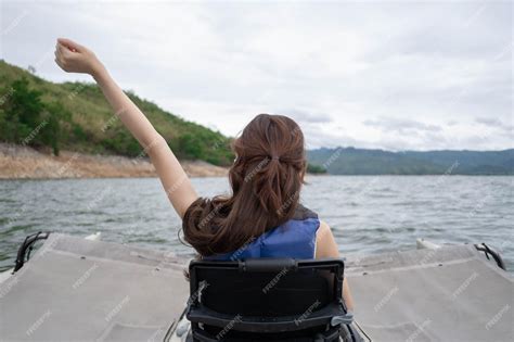 Mulher Pessoa Do Sexo Feminino Feliz Divertida Viagem Barco