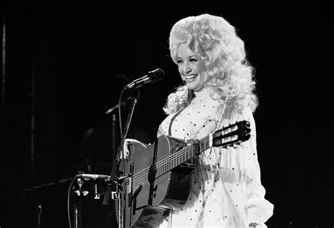 Dolly Parton Ran Stark Naked Through The Swankiest Part Of La While