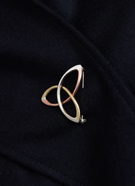 Tri Color Trinity Knot Brooch Blarney