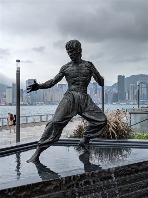 Wallpaper Bruce Lee Statue