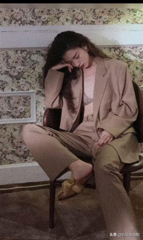 王思聰風波後現身ktv，狂抽煙解悶，女伴被指不如孫一寧 每日頭條