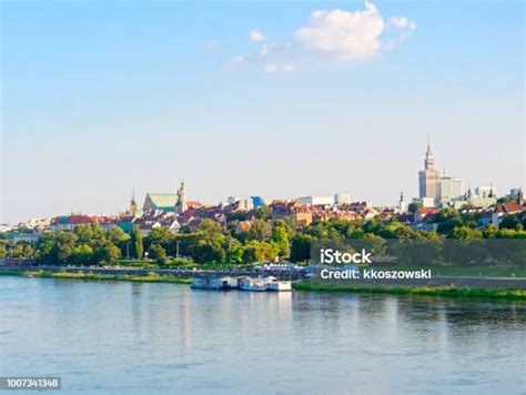 오래 된 도시와 와르소에 있는 마천루의 파노라마 다음 Vistula 및 가로입니다 폴란드 대로에 대한 스톡 사진 및 기타 이미지 Istock