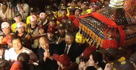 台中大甲镇澜宫妈祖绕境进香活动盛大开启，今晚11时正式起驾腾讯新闻