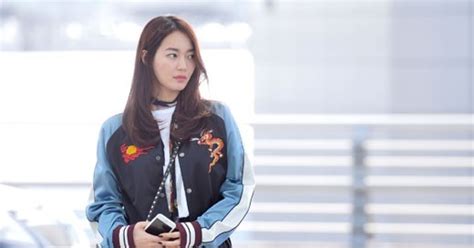 [t포토] 신민아 톡톡 튀는 패션 센스