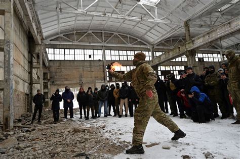 Rusia Ucrania Quién Era Molotov Y Por Qué Da Nombre A Los Artefactos