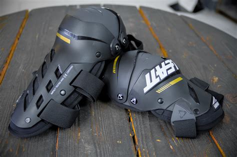 Защита коленей Leatt Dual Axis Blk за 7 500
