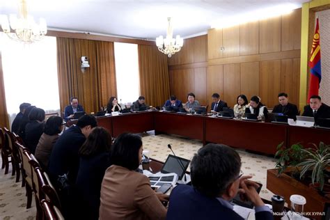 Эрүүл мэндийн салбарын стандарт боловсруулах батлуулах нь удаашралтай байна гэв