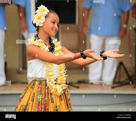 Hawaii Big Island Kailua Kona Hula Show Dancer Stock Photo Alamy