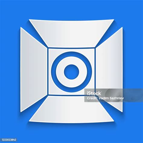 종이 잘라 영화 스포트라이트 아이콘 파란색 배경에 격리 라이트 효과 장면 스튜디오 쇼 종이 아트 스타일입니다 벡터 일러스트레이션 3차원 형태에 대한 스톡 벡터 아트 및 기타