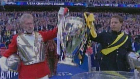 CL Finale Ricken Und Breitner Als Ritter In Wembley