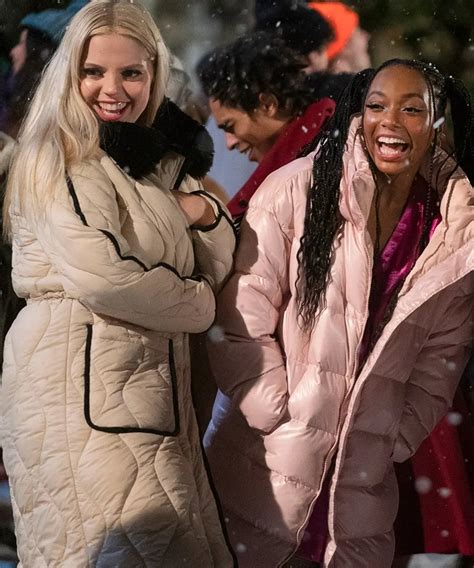 Looks The Sex Lives Of College Girls STEAL THE LOOK