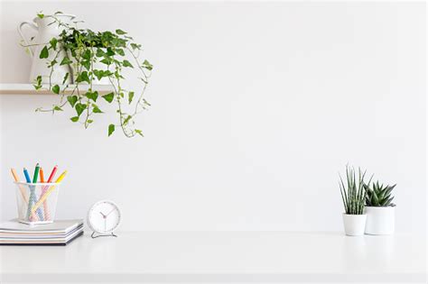 집에서 작업 공간 빈 책상 세련되고 최소한의 홈 오피스 작업장 홈스쿨링에 대한 스톡 사진 및 기타 이미지 홈스쿨링 0명
