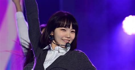 르세라핌 김채원 극세사 허리 [포토]