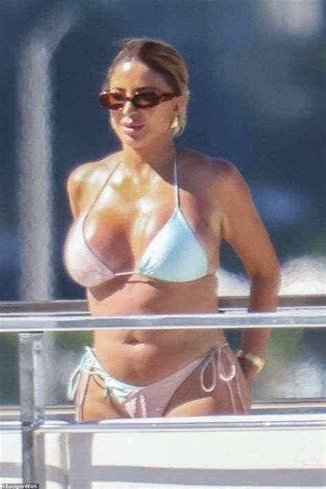Larsa Pippen 49 Flaunts Her Single Status In A Stunning Bikini On A