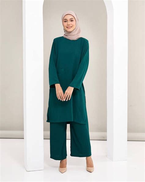 Irena Set in Emerald Green, Women's Fashion, Muslimah Fashion, Baju ...