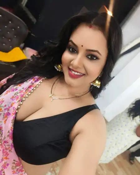 Priya Gamre Top 20 Hot Pics And Photo