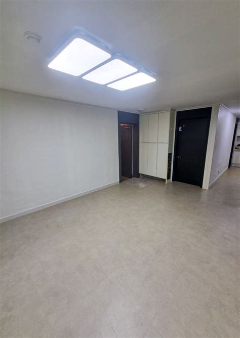 인천인테리어 산곡동 뉴서울 1차 아파트 실크도배했어요 검은색 문에 화이트톤 벽지 시공 네이버 블로그