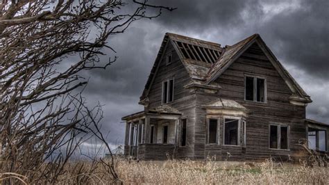 This Los Angeles Mansion Was Transformed Into An Actual Haunted House