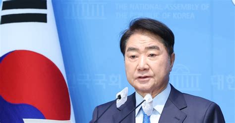 더불어민주당 탈당 선언한 이석현 전 국회부의장