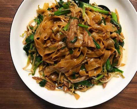 【家常牛肉炒河粉的做法步骤图，怎么做好吃】萌婶儿 下厨房