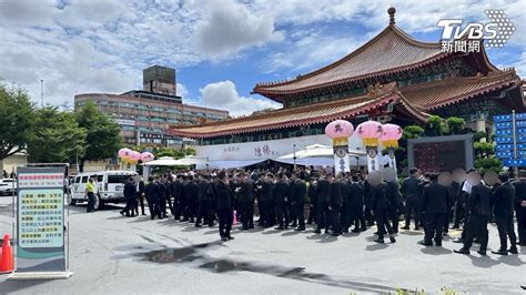 19歲嫩妹開賓士參加告別式 殯儀館遇大批警力掛假車牌慘了 鏡週刊 Mirror Media
