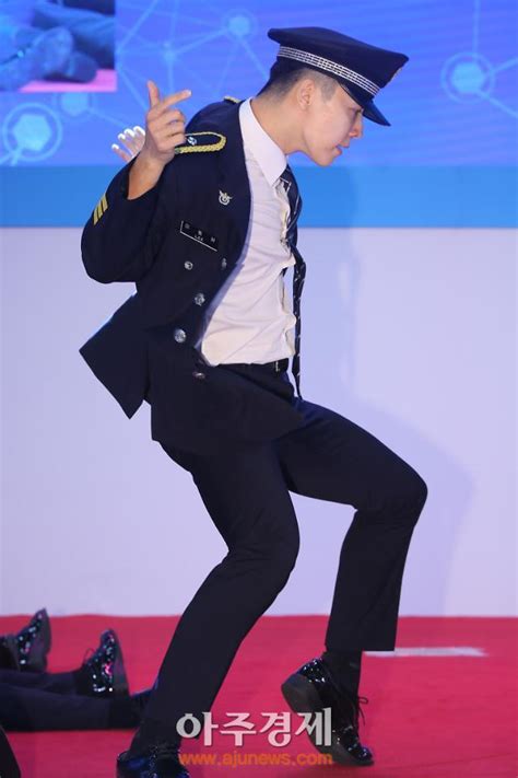 Aju Photo 슈퍼주니어 동해 마이클 잭슨 처럼 경찰청 홍보단 아주경제