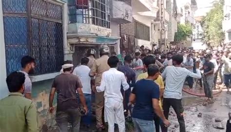 यूपीः प्रयागराज में सनकी युवक ने चापड़ से हमला कर मां और बहन को उतारा