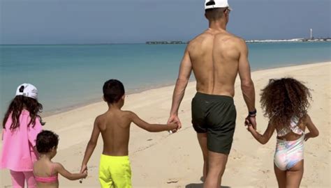 Amoroso Cristiano Ronaldo mostra se em momento único os filhos