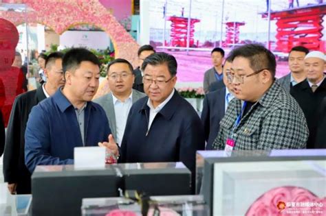 郭鹤立到临夏市河州会展中心各展馆巡馆澎湃号·政务澎湃新闻 The Paper