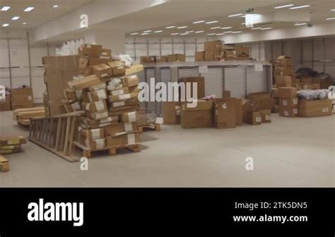 Boxes With Goods Shopping Gondolas Modular Shelving System New Retail