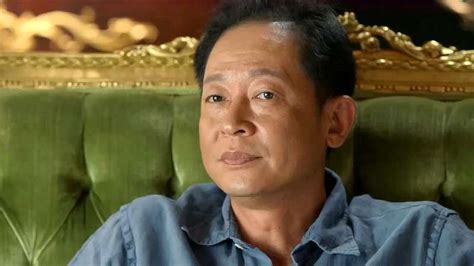 老头和小二十岁情敌互怼，媳妇不用看就知道谁赢：就老头那口条影视伦理片好看视频