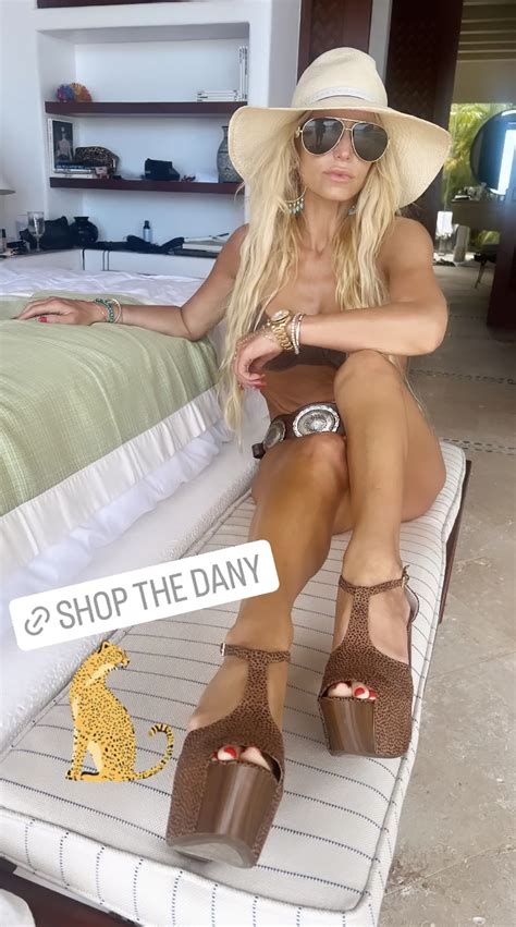 Jessica Simpson Flaunts Fit Figure In Bikini And Heels