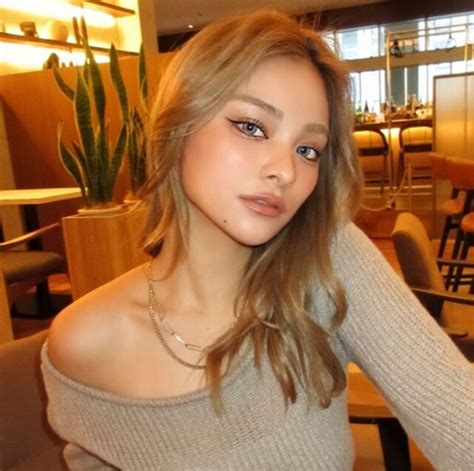 人気シンママ“ギャルモデル”23歳、スタイル抜群ショットに衝撃 「色々と完璧でごめんなさい」と投稿