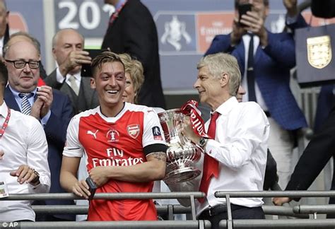 Aaron Ramsey Begs Arsene Wenger To Stay At Arsenal Daily Mail Online