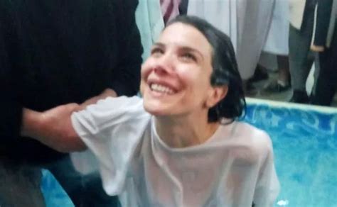 Andrea Rincón Se Bautizó Y Entre Llantos Se Arrepintió Por Su Pasado