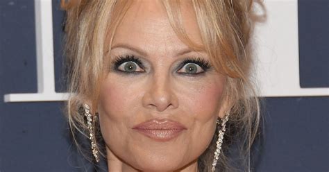 Du bist immer noch so schön wie in den 90ern 55 jährige Pamela
