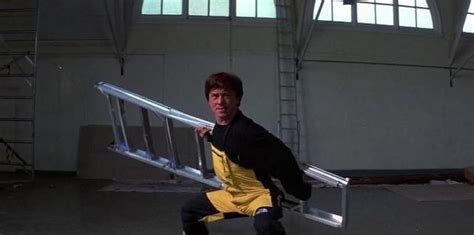 《警察故事4》全武器盤點，成龍全片只拿過一次武器，還是彩彈槍 每日頭條