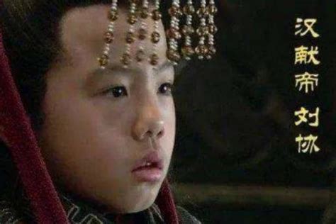 曹操挟天子以令诸侯，为何没有废了献帝，取而代之孙权称帝平吕布