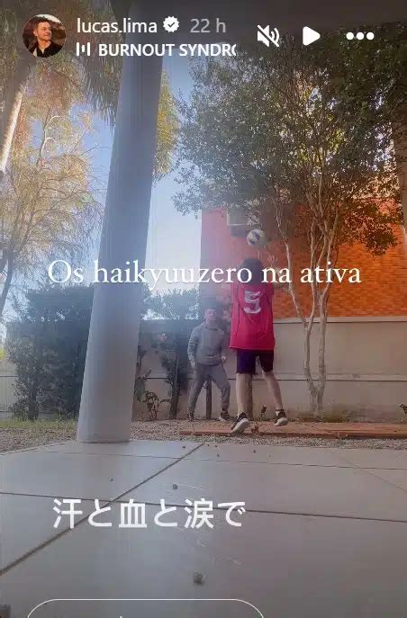Lucas Mostra O Filho Com Sandy Brincando No Jardim Da Casa Nova