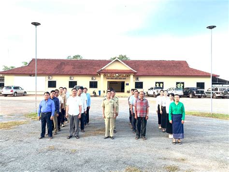 ក្រុមប្រឹក្សាស្រុក គណៈអភិបាលស្រុក មន្រ្តីរាជការសាលាស្រុកស្រែអំបិល បានរៀបចំគោរព ទង់ជាតិ