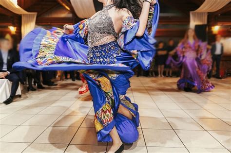 Premium Photo Gypsy Dance Festival Woman Performing Romany Dance And
