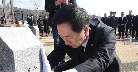 김기현 의원 천안함 전사자 묘역 참배