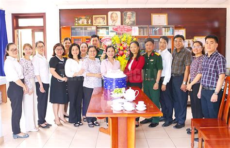 Phó Bí Thư Thường Trực Quận ủy Nguyễn Thị Thu Hoài Thăm Chúc Mừng Ban