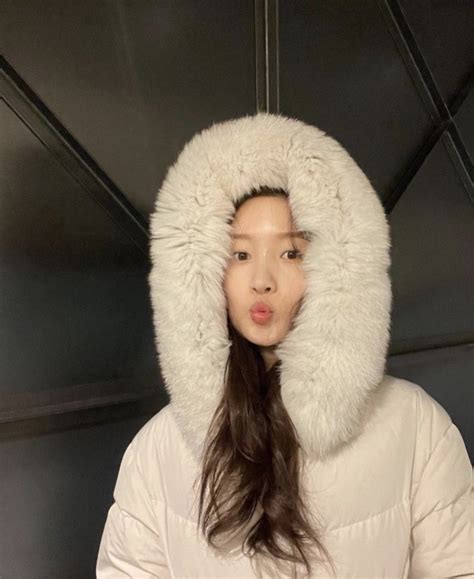 온앤온 정채연 인스타그램 예쁜 사복 옷 여자 겨울 패딩 추천 패션 정보다아 네이버 블로그