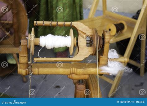 Spinning Wool On Spinning Wheel Stock Image Image Of Craft Piemonte