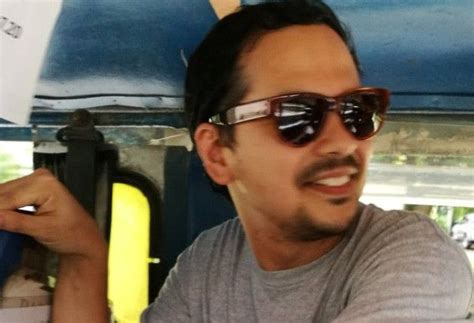 John Lloyd Cruz Seen Riding Up ‘ikot Jeepney